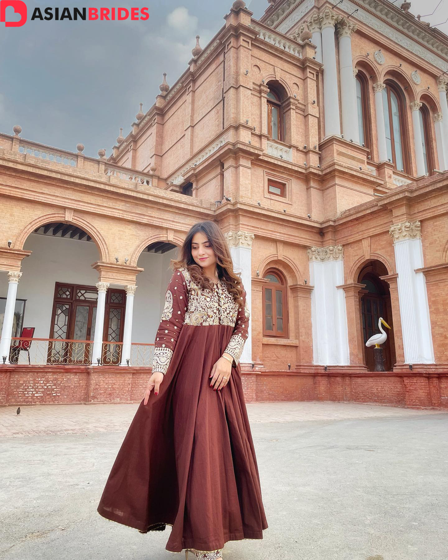 Pakistani Women: Read and Fall For Pakistani Singles Forever