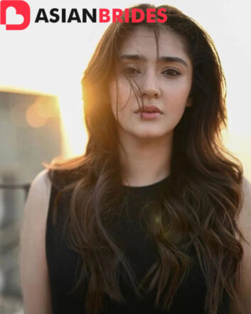 Pakistani Women: Read and Fall For Pakistani Singles Forever