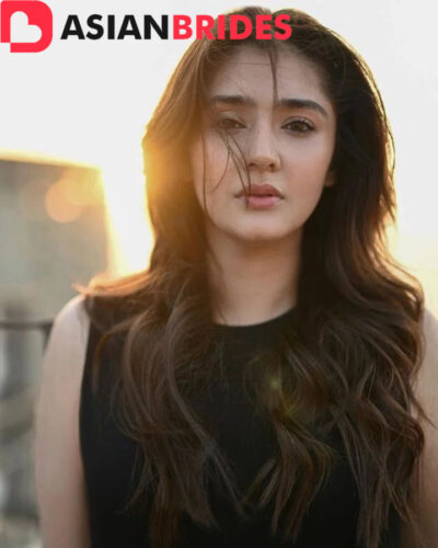Pakistani Women: Read and Fall For Pakistani Singles Forever